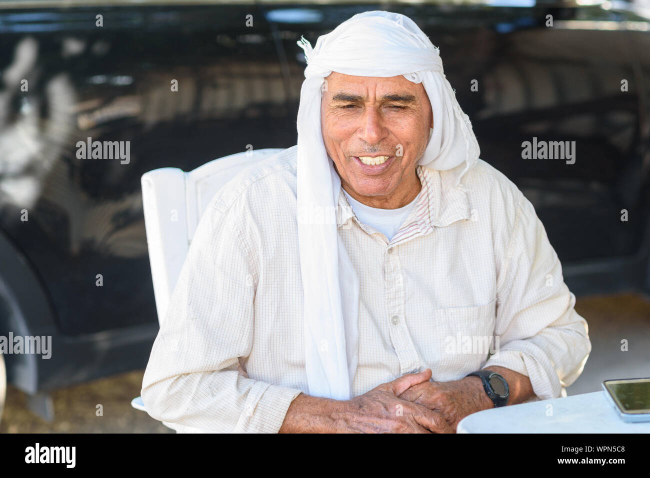 Old Arabic man in traditional clothes outdoor portrait.Smiling Muslim ...