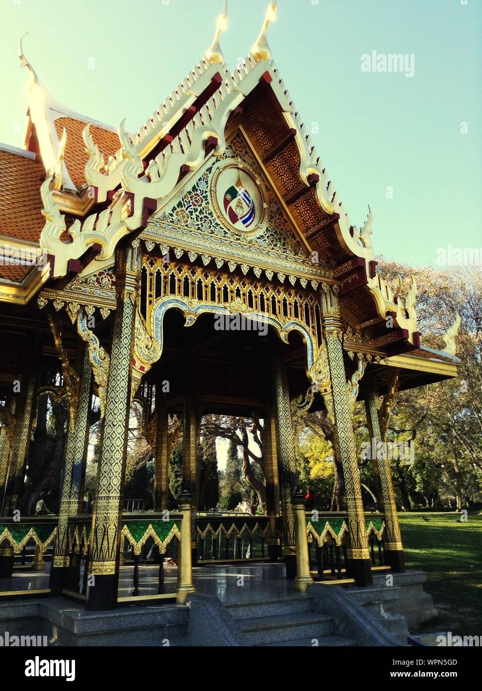 Gold gazebo hi-res stock photography and images - Alamy