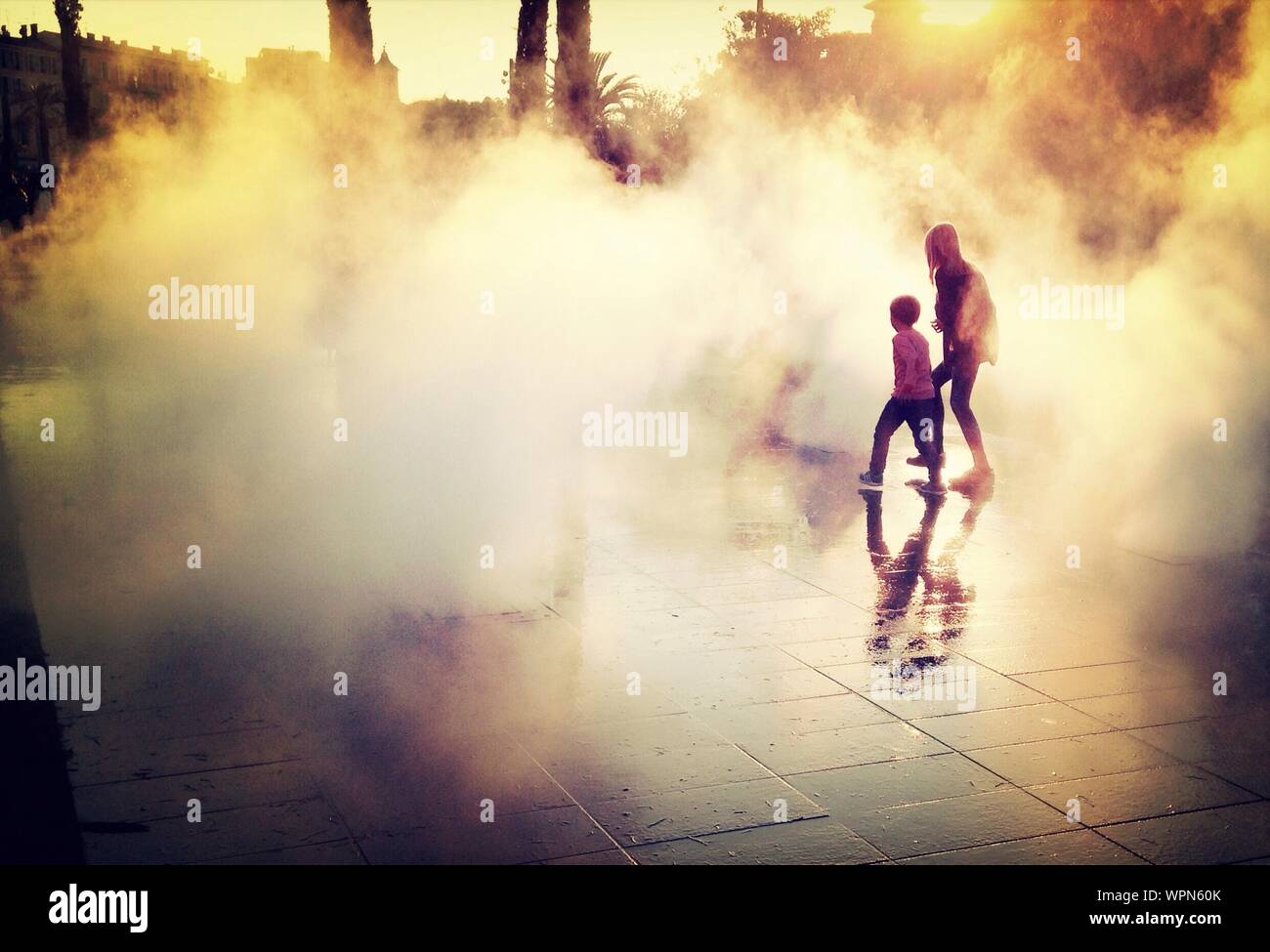 People smoke hi-res stock photography and images - Alamy