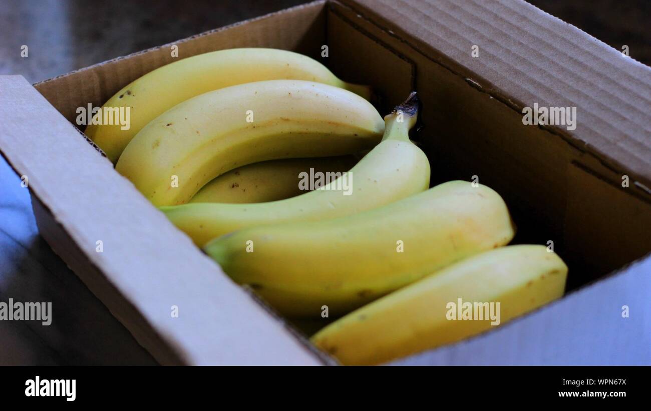 Bananas in box hi-res stock photography and images - Alamy