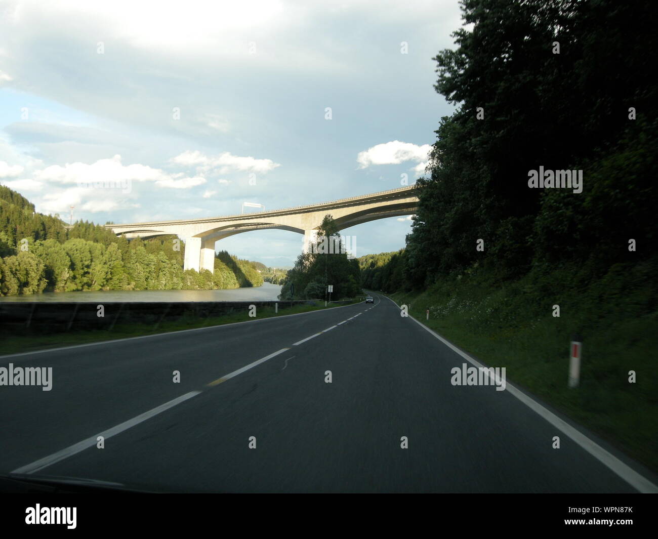 Country road bridge hi-res stock photography and images - Alamy