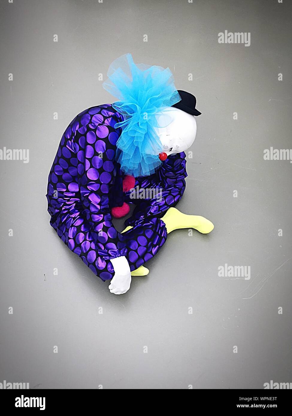 Sitting clown hi-res stock photography and images - Alamy