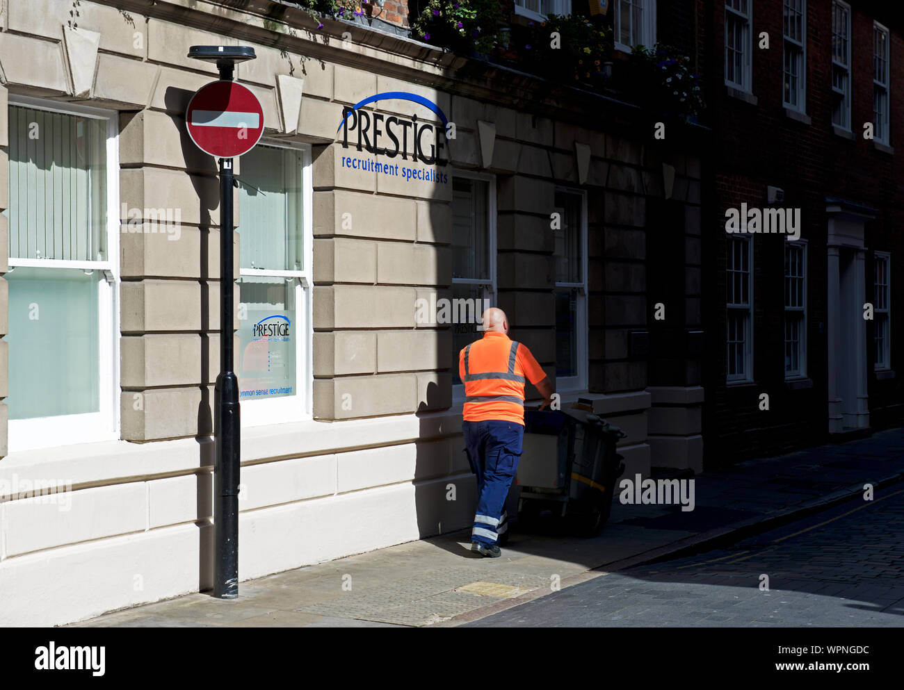 Street sweeper man hi-res stock photography and images - Alamy
