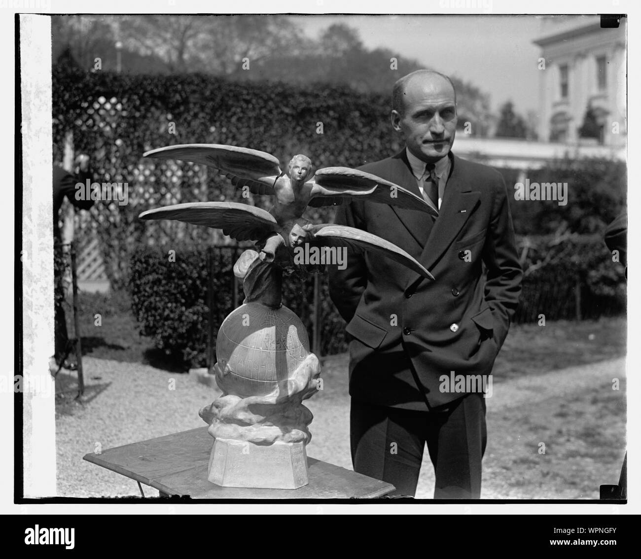 Lt. Carl B. Eielson & Harmon trophy, 4/8/29 Stock Photo - Alamy