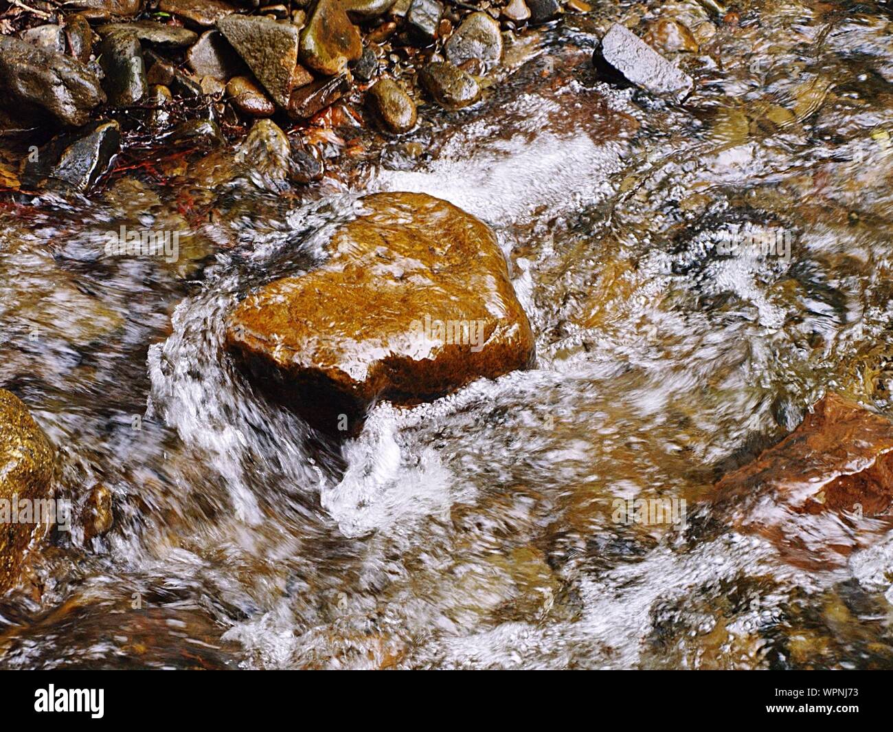 Full flowing river hi-res stock photography and images - Alamy
