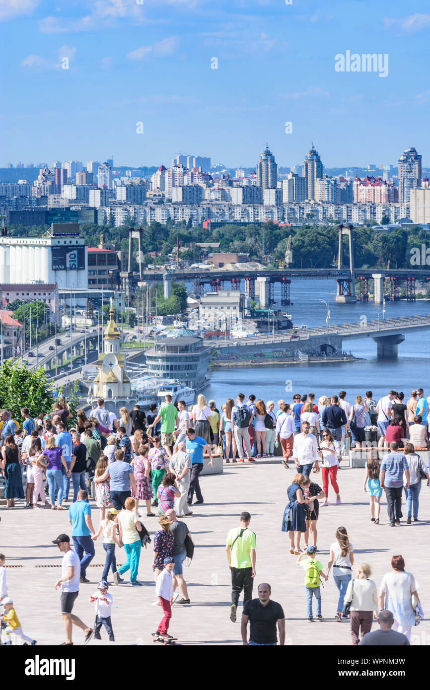 Kyiv arch hi-res stock photography and images - Alamy