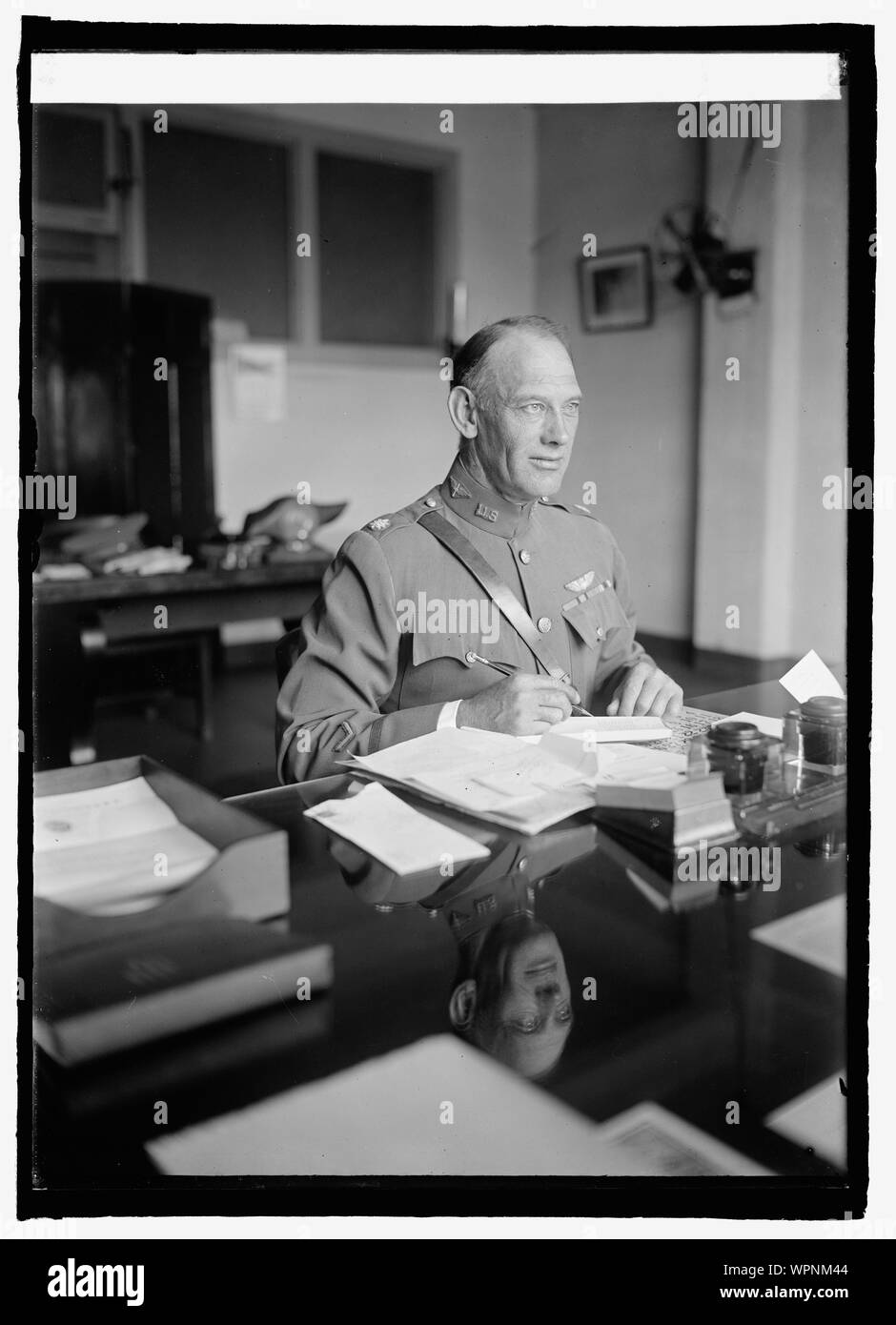 Air force service member Black and White Stock Photos & Images - Alamy