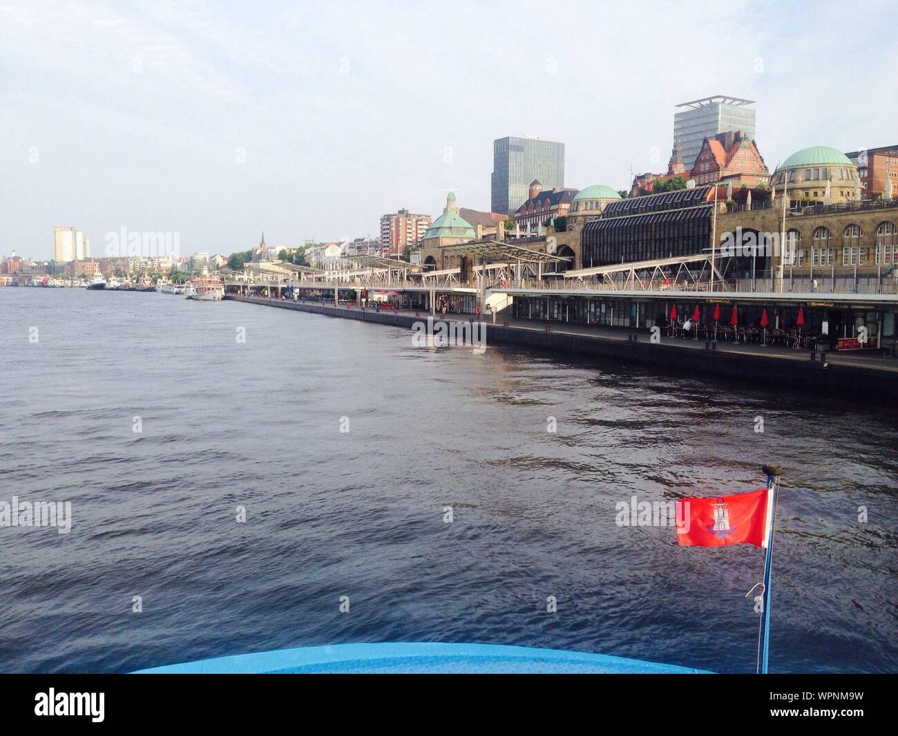 Side building river hi-res stock photography and images - Alamy