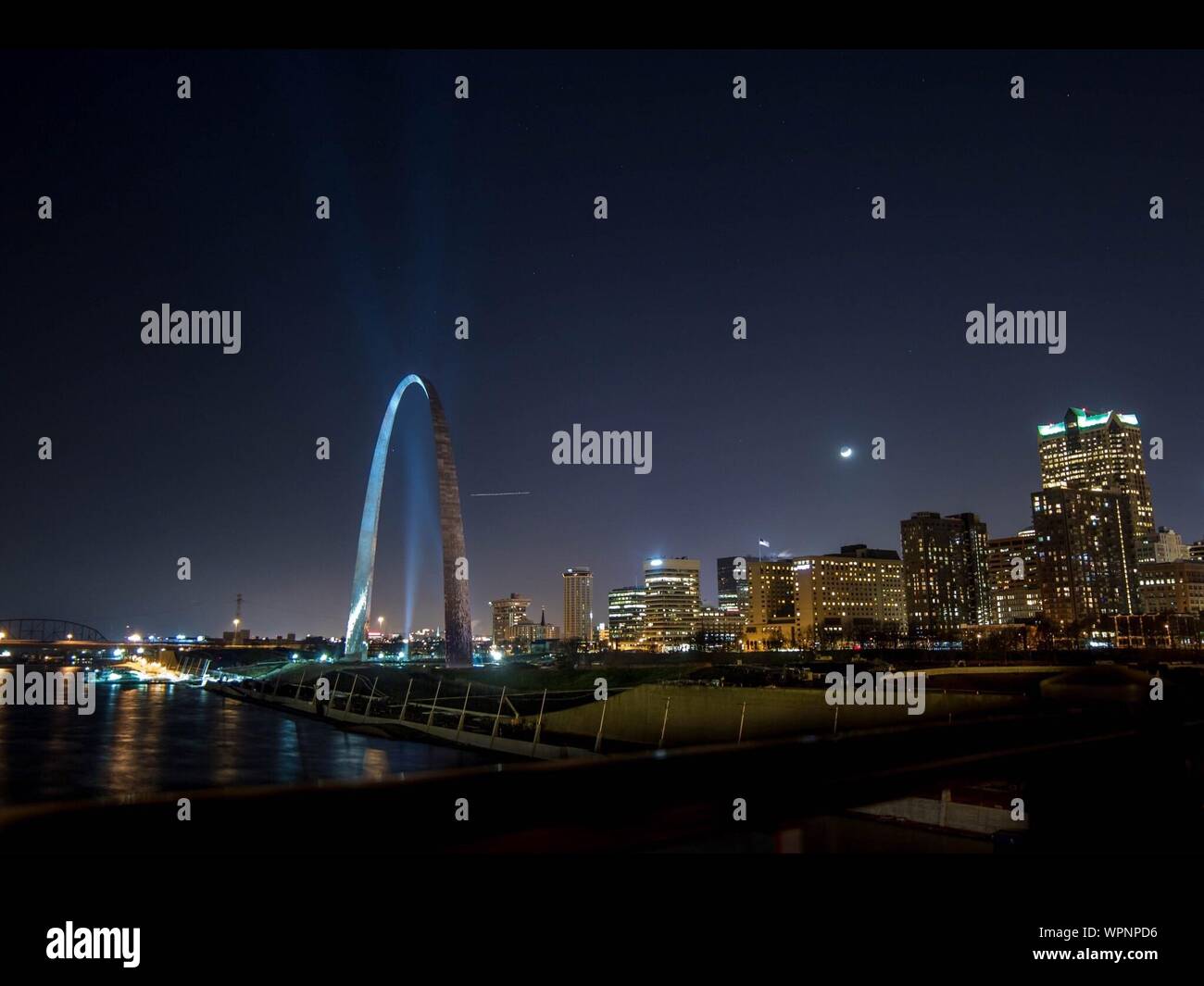 Gateway arch with capital building hi-res stock photography and images ...