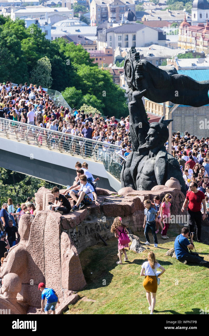 Kiev, Kyiv: People's Friendship Arch (Friendship of Nations Monument ...