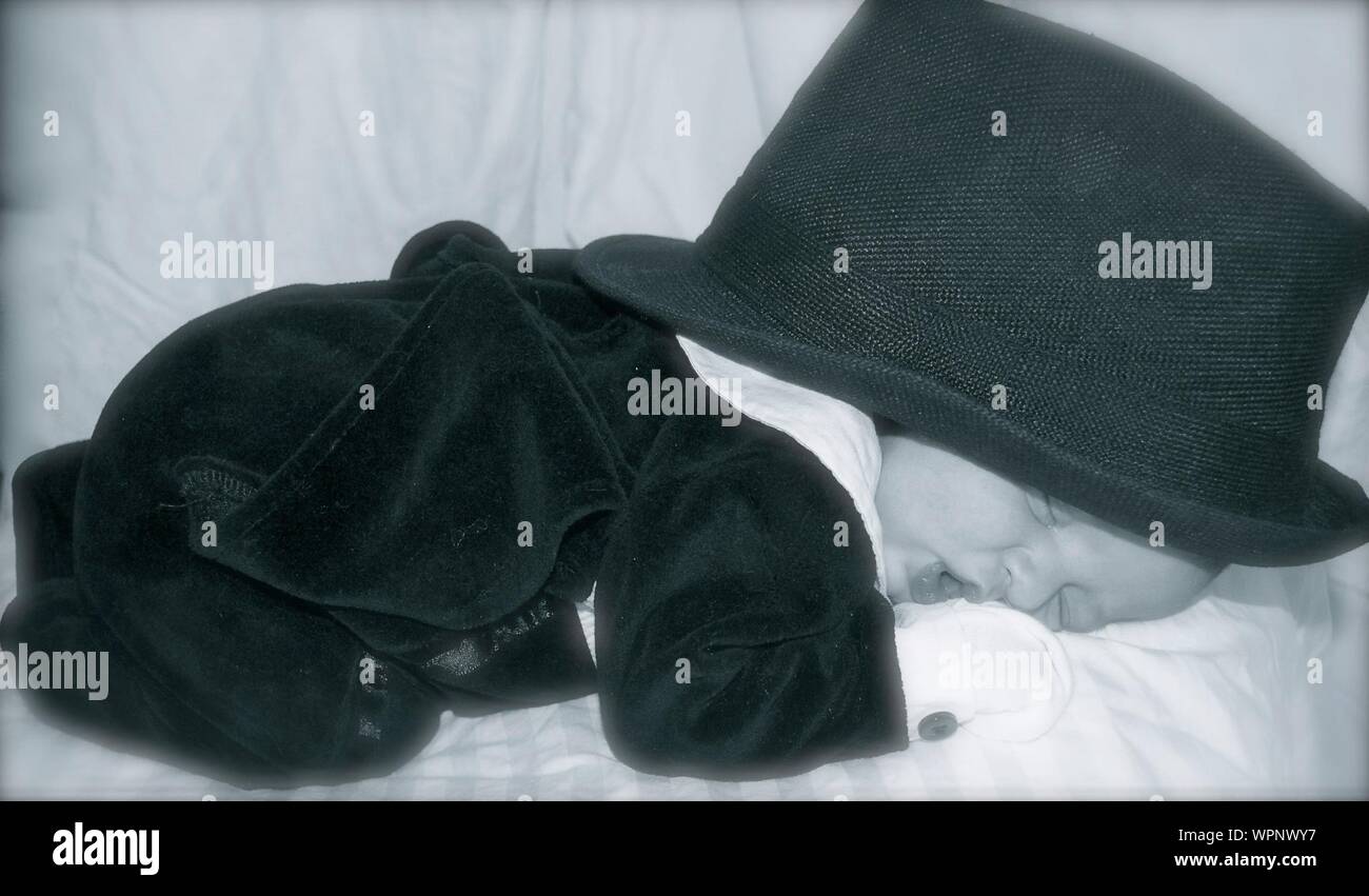 Baby in hat hi-res stock photography and images - Alamy