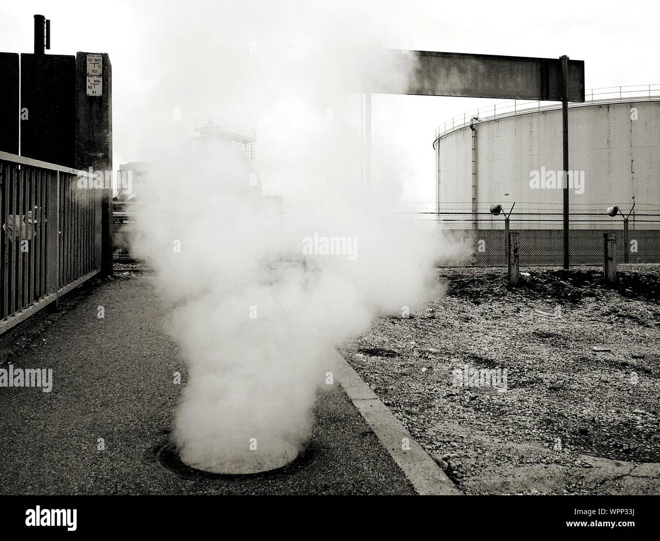 Steam manhole hi-res stock photography and images - Alamy