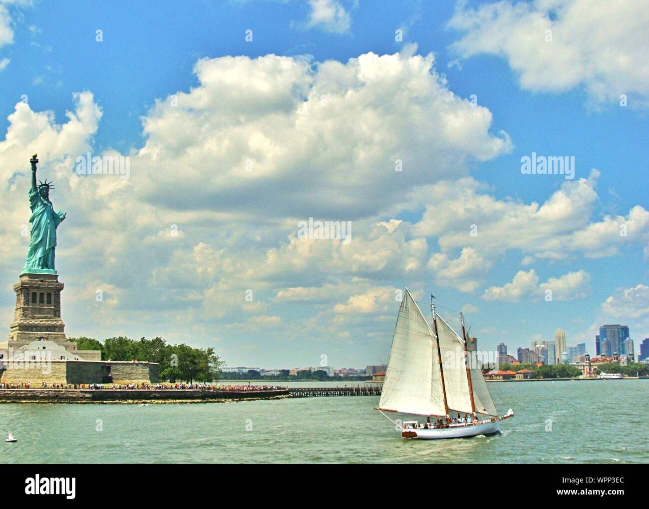 Statue of liberty sailboat hi-res stock photography and images - Alamy
