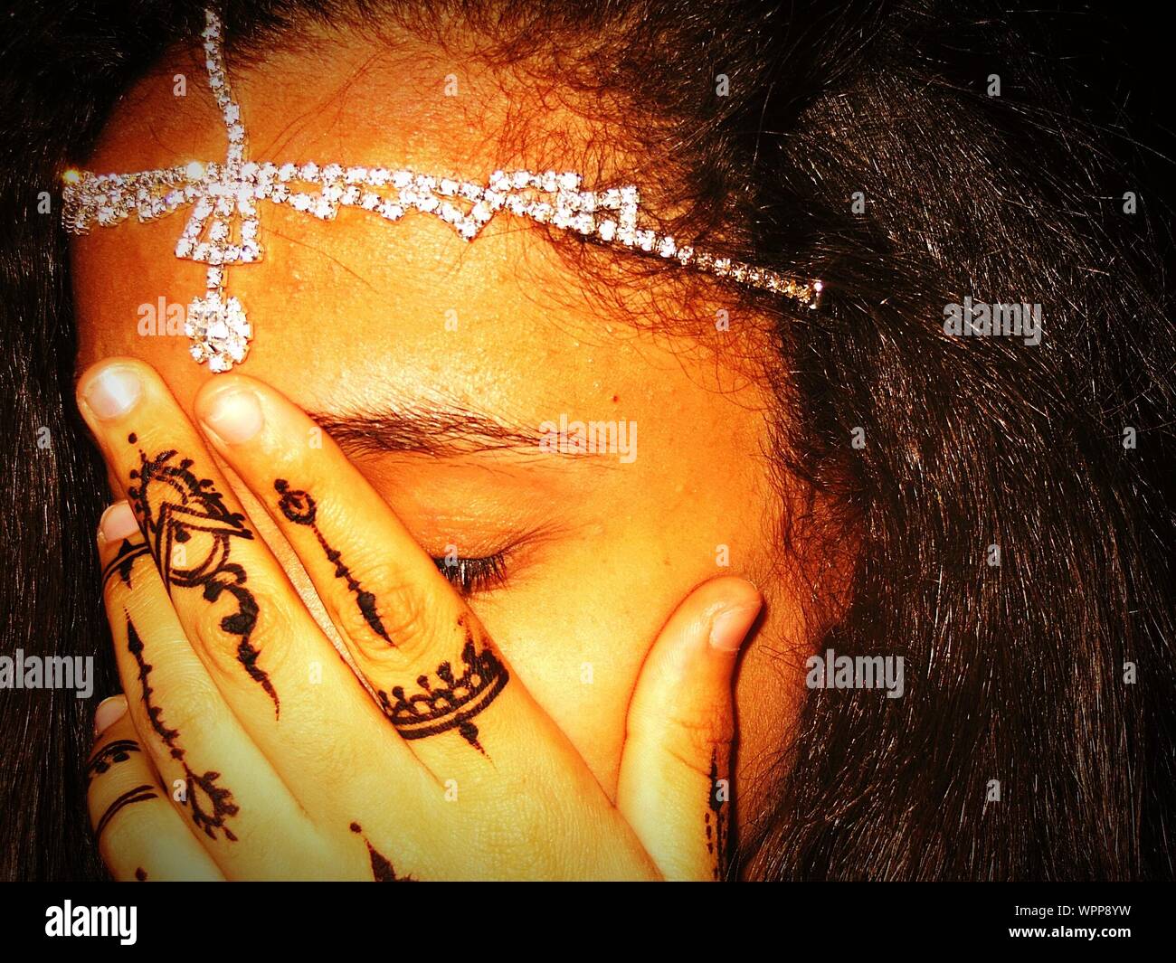 Henna on asian hand hi-res stock photography and images - Alamy