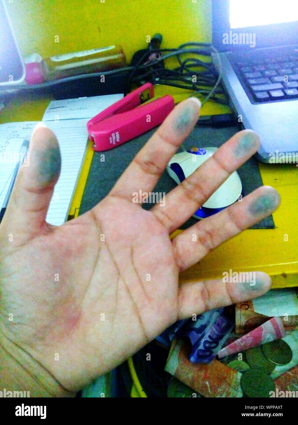 Very messy desk hi-res stock photography and images - Alamy