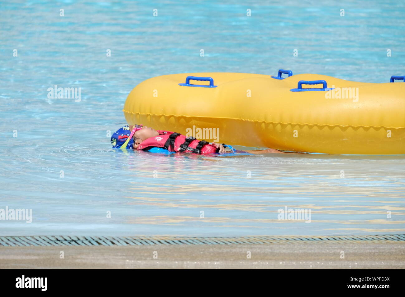Girls in raft hi-res stock photography and images - Alamy