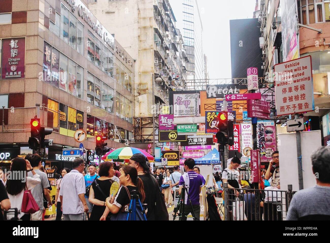 Crowd in city hi-res stock photography and images - Alamy