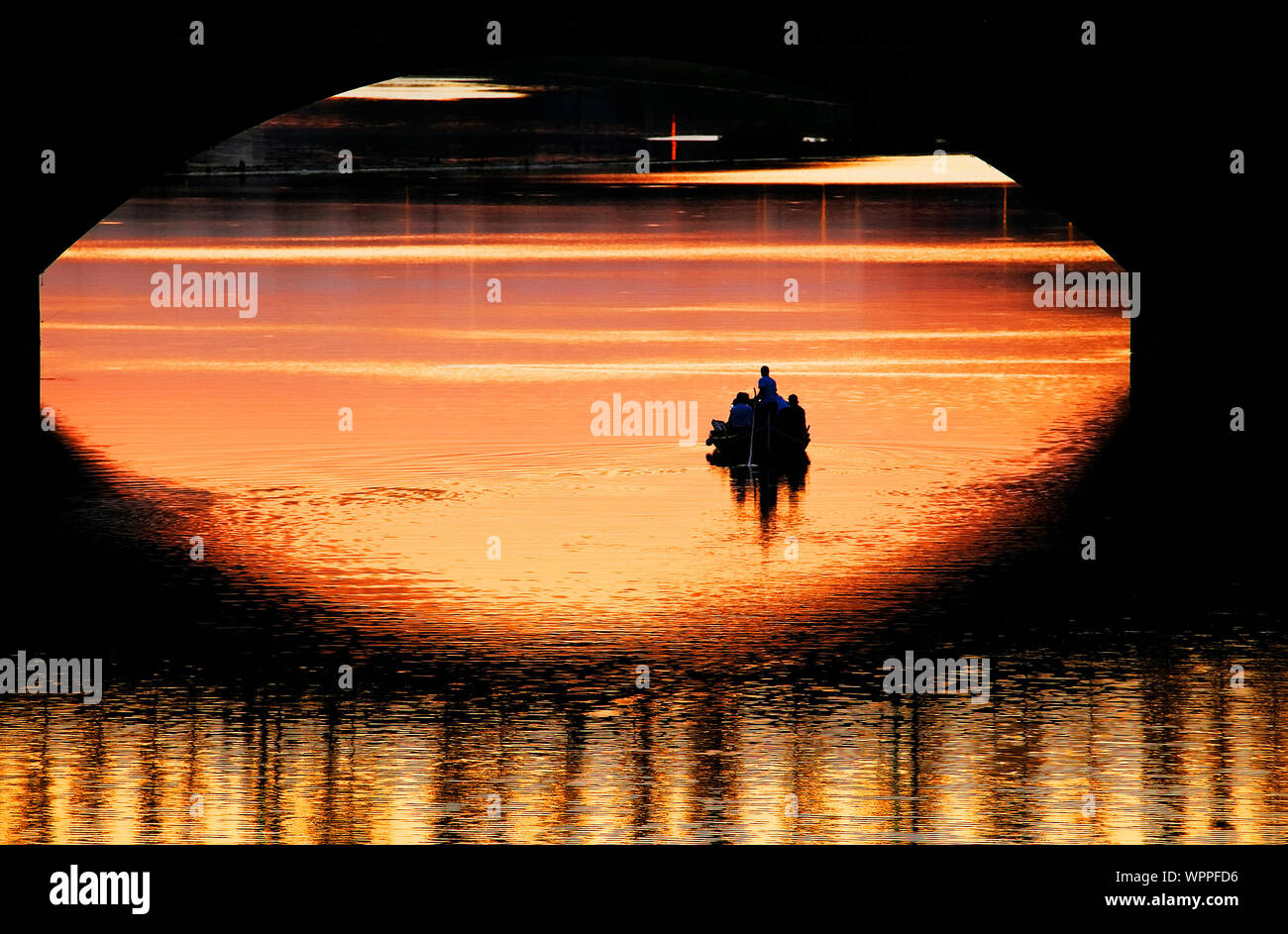 Reflection silhouette hi-res stock photography and images - Alamy