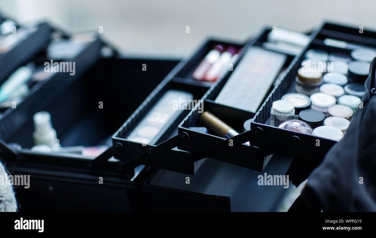 Physical makeup hi-res stock photography and images - Alamy