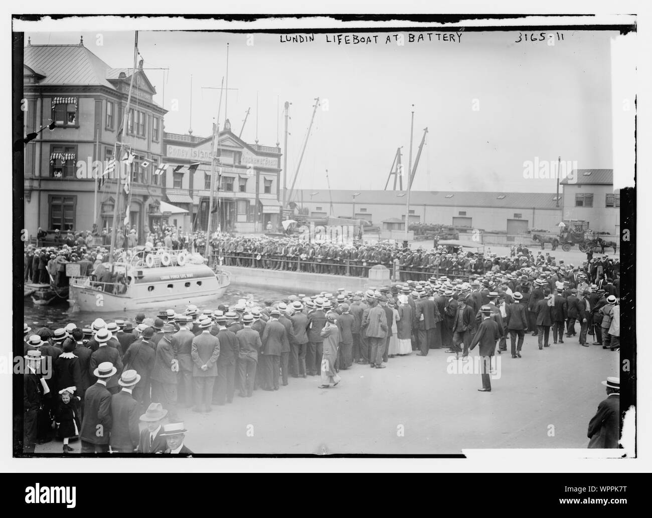 Battery maritime Black and White Stock Photos & Images - Alamy