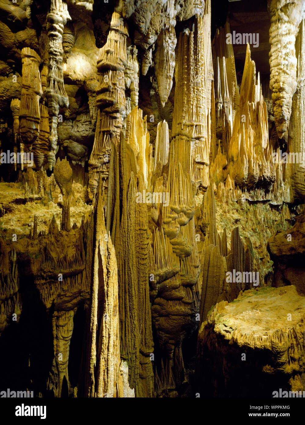 Virginia caverns hi-res stock photography and images - Alamy