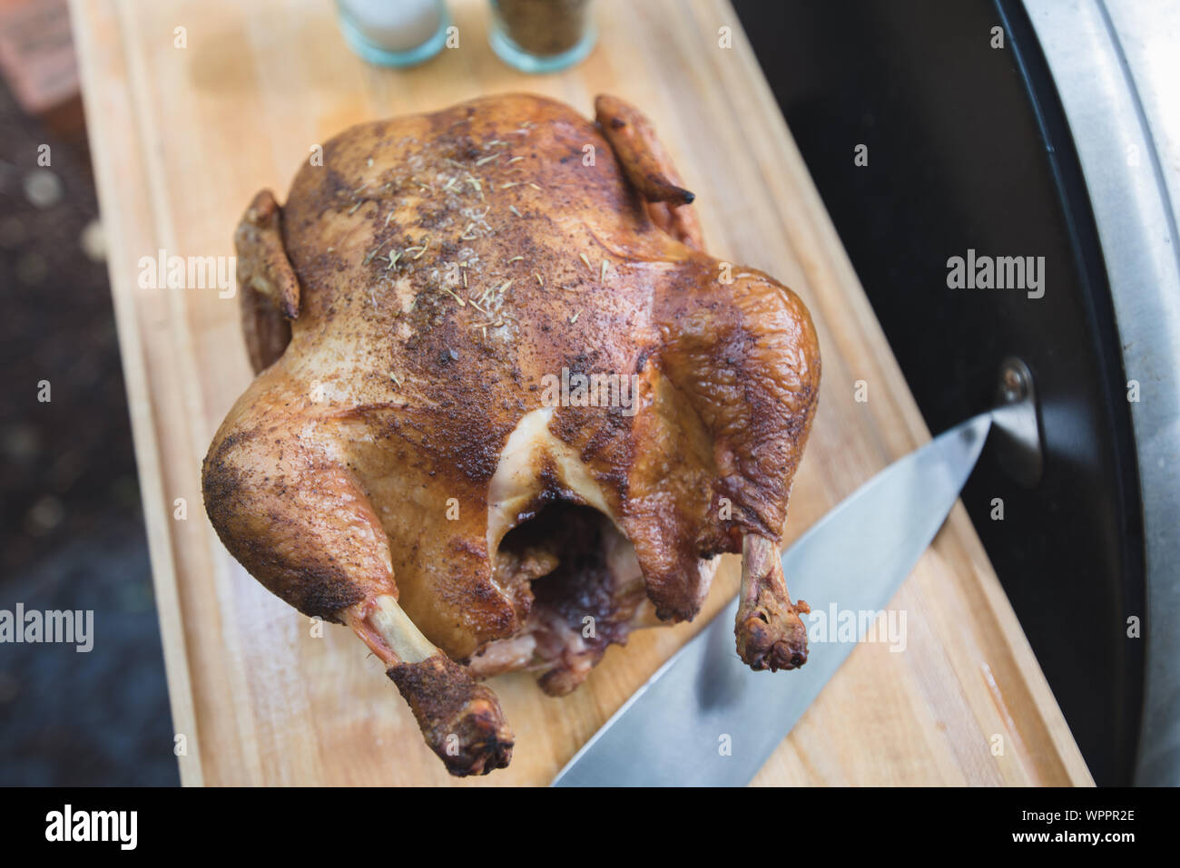 Golden crispy whole roast chicken Stock Photo - Alamy