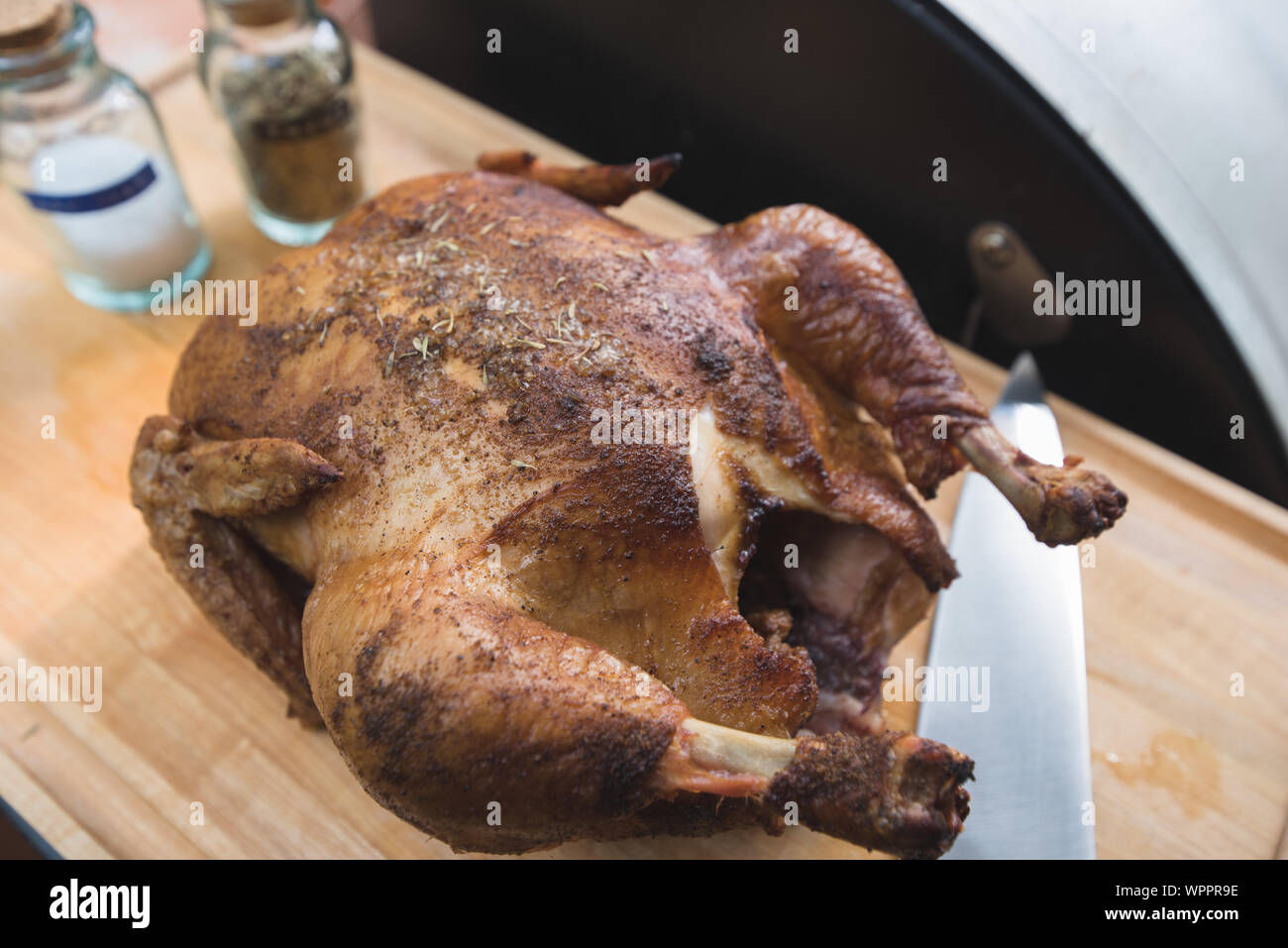 Golden crispy whole roast chicken Stock Photo - Alamy