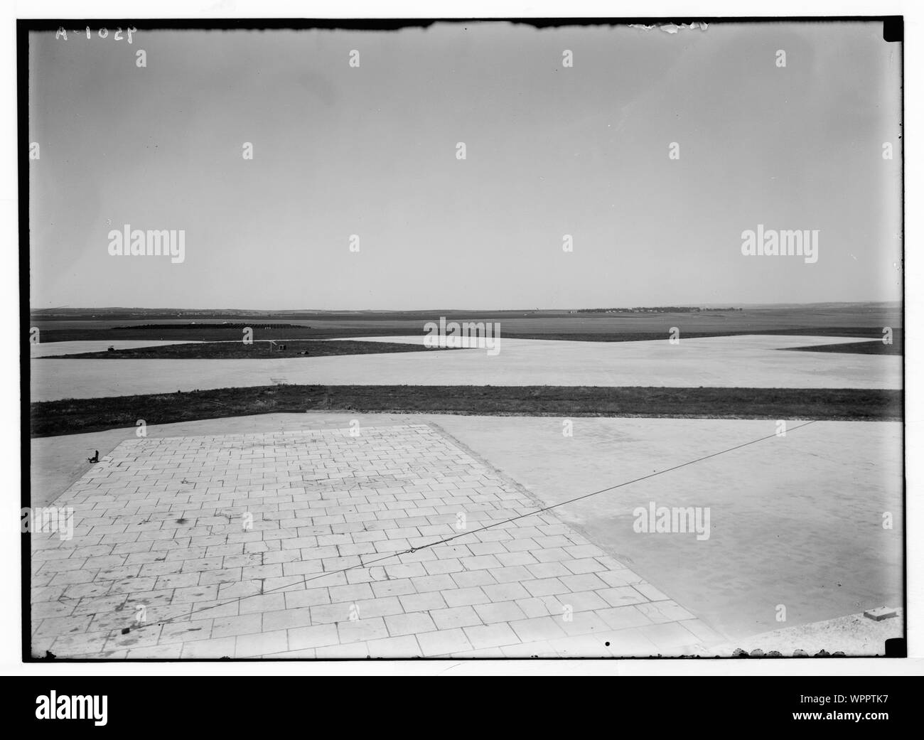 Lydda airport hi-res stock photography and images - Alamy