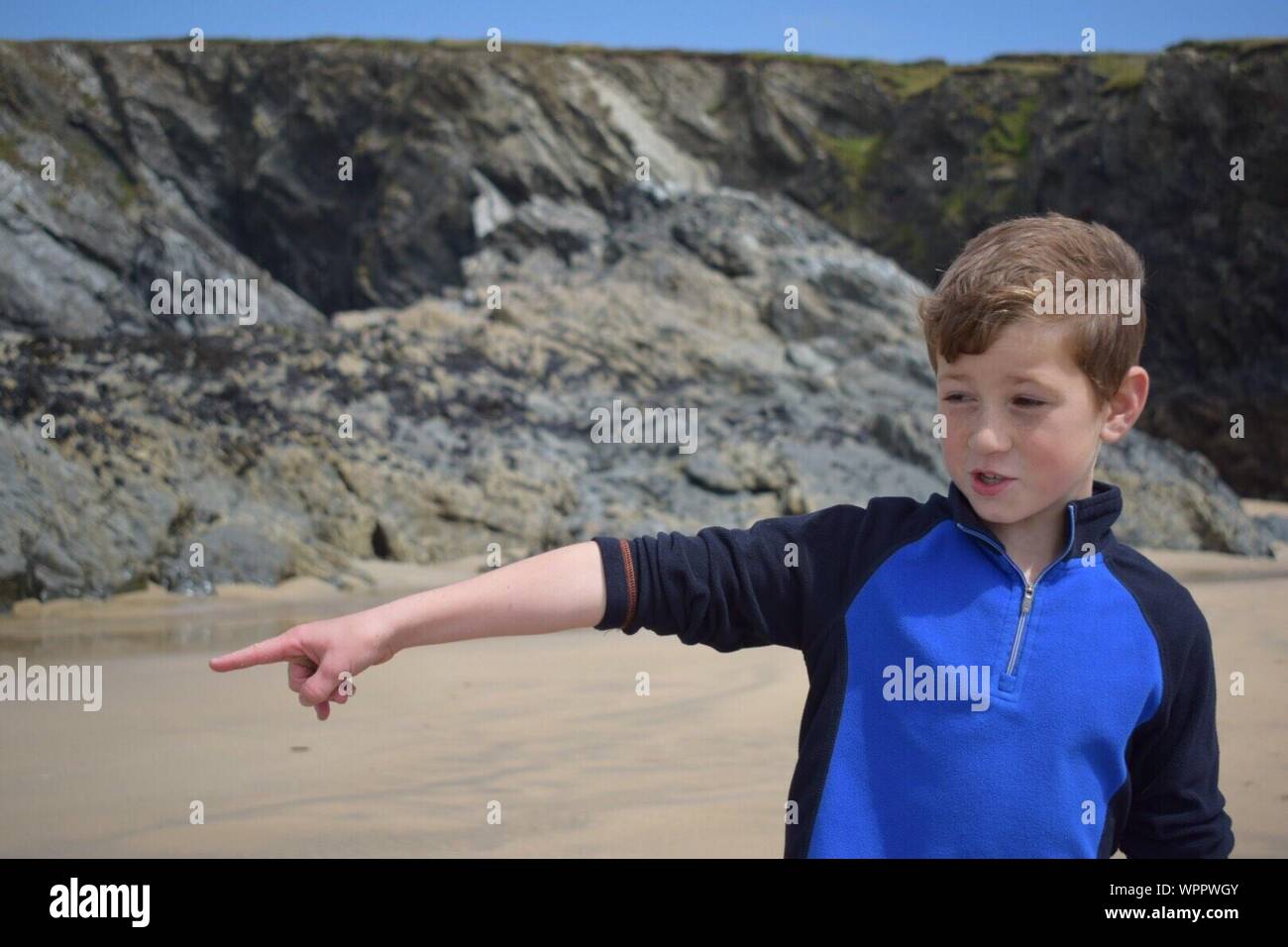 Pointing to rocks hi-res stock photography and images - Alamy
