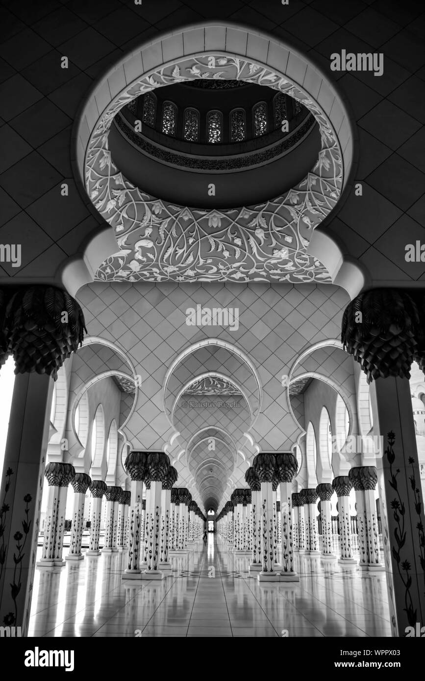 Traditional column Black and White Stock Photos & Images - Alamy