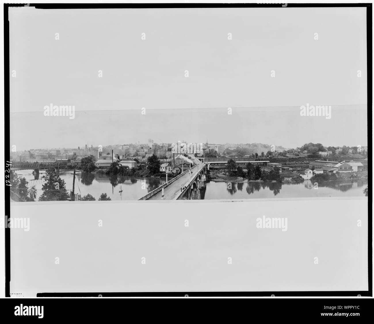 New showing Black and White Stock Photos & Images - Alamy