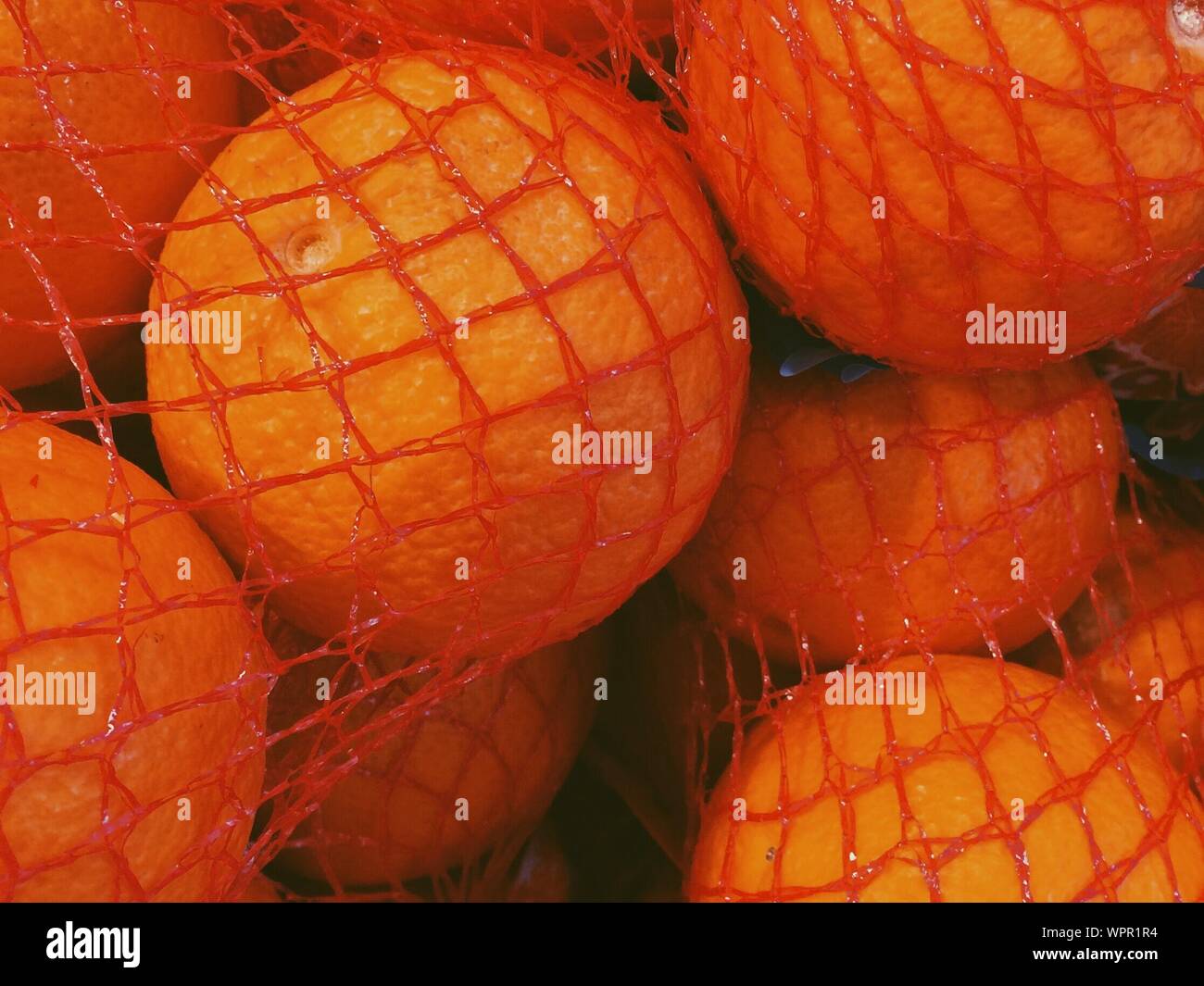 Oranges in netting hi-res stock photography and images - Alamy