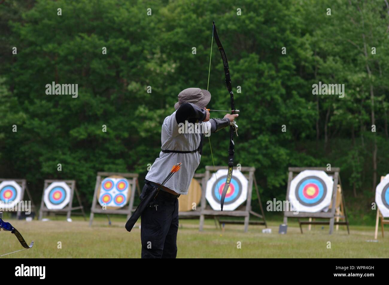 Sport Bow Arrow Target High Resolution Stock Photography and Images - Alamy