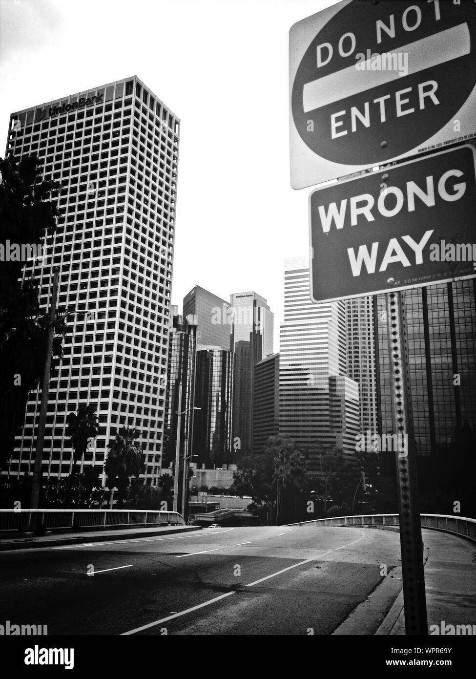 Empty buildings hi-res stock photography and images - Alamy