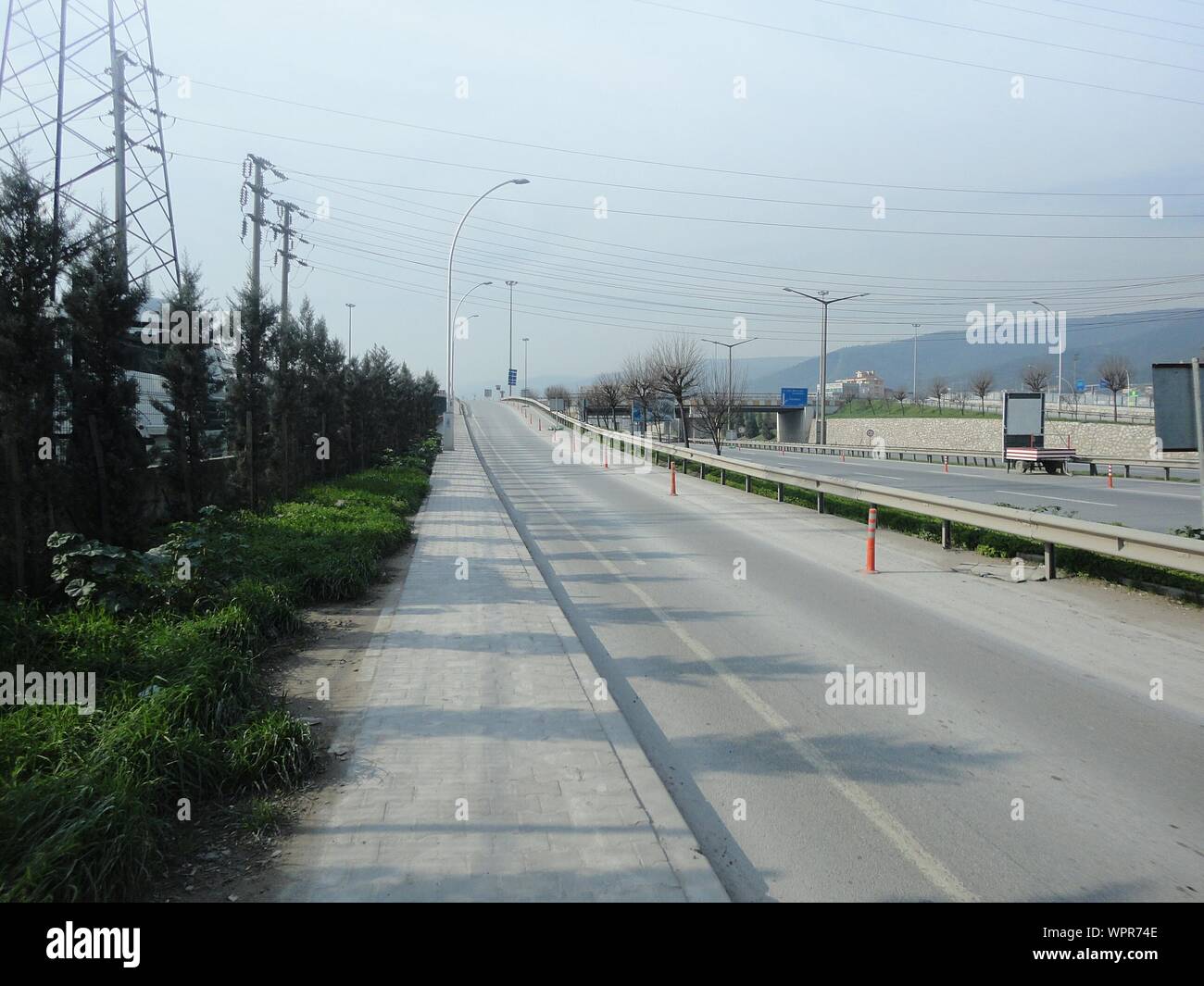 Two line highway hi-res stock photography and images - Alamy