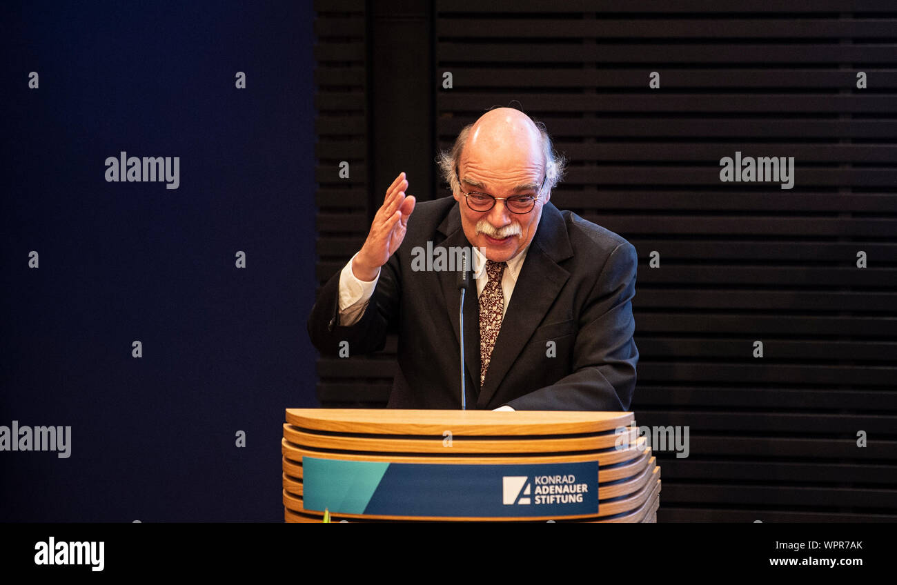 Berlin, Germany. 09th Sep, 2019. Rabbi Andreas Nachama thanks Moses for ...