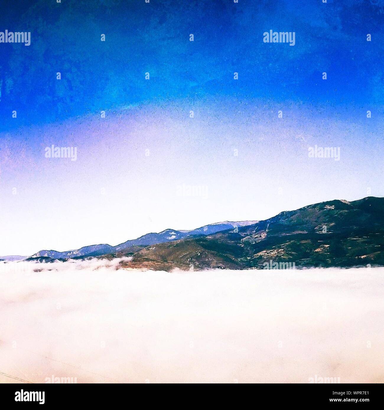 Mountain range clouds hi-res stock photography and images - Alamy