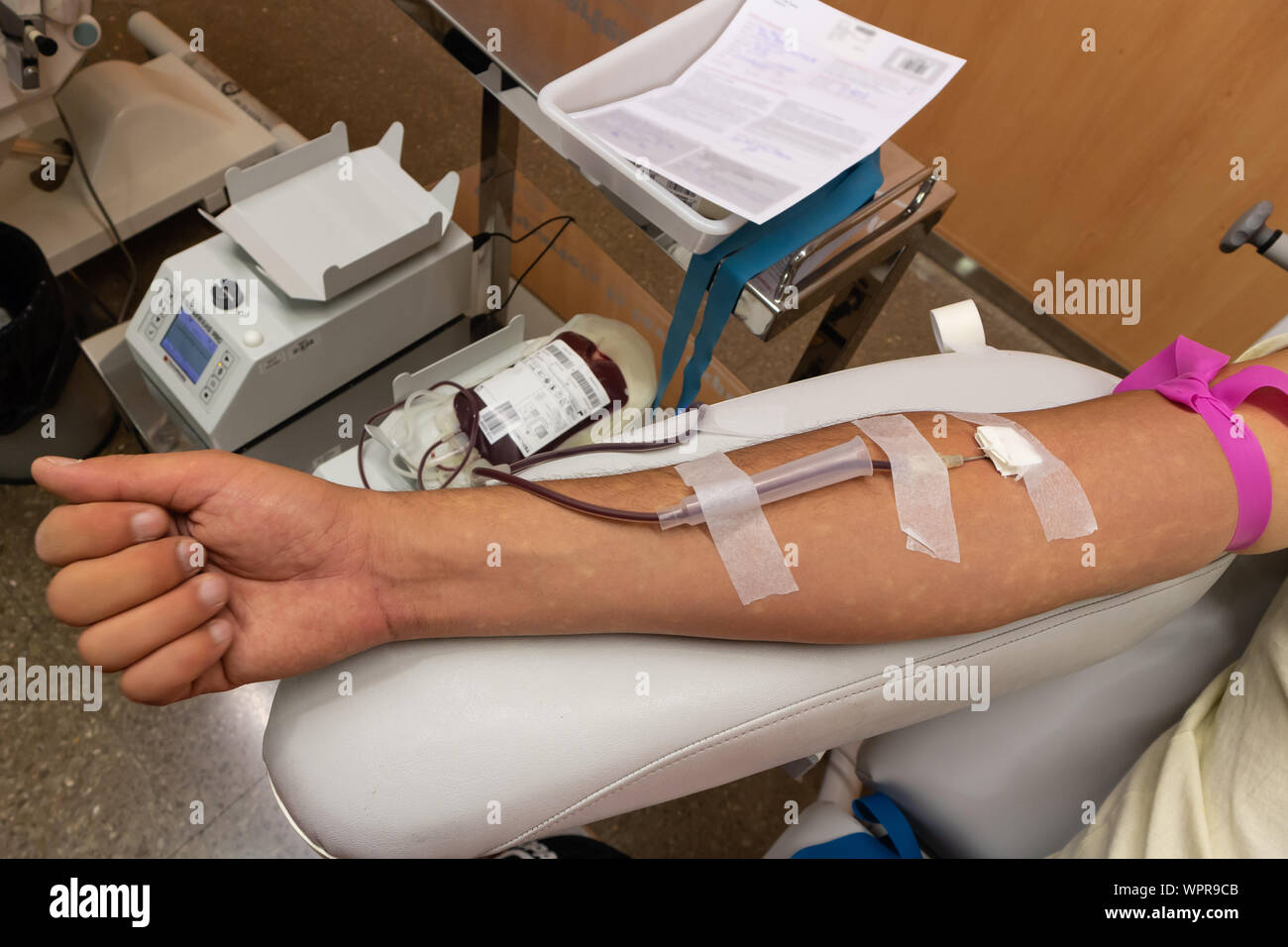 Needle in arm blood donation hi-res stock photography and images - Alamy