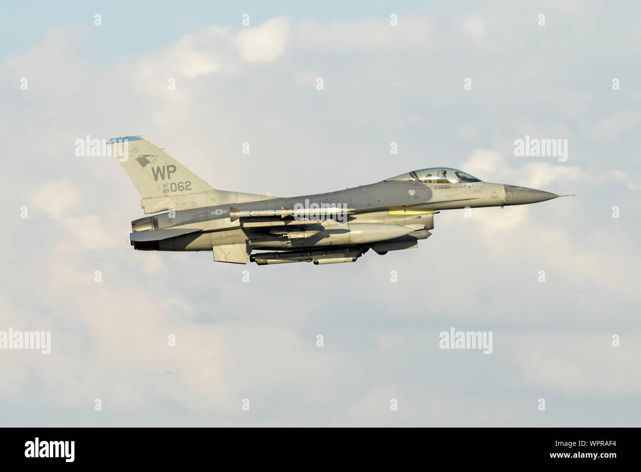 A U.S. Air Force F-16 Fighting Falcon from the 35th Fighter Squadron ...