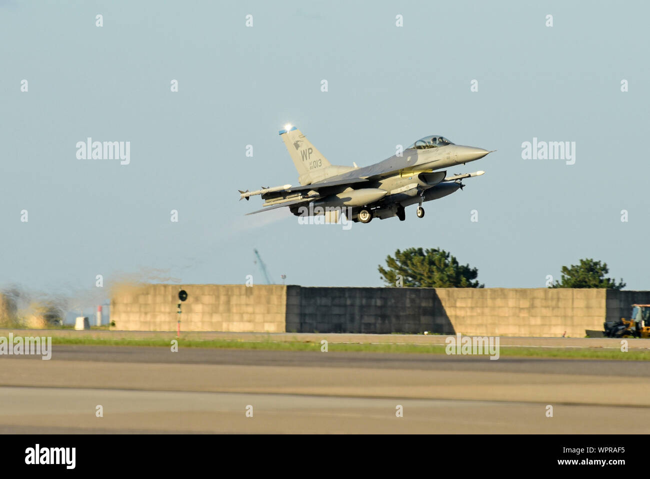 A U.S. Air Force F-16 Fighting Falcon from the 35th Fighter Squadron ...