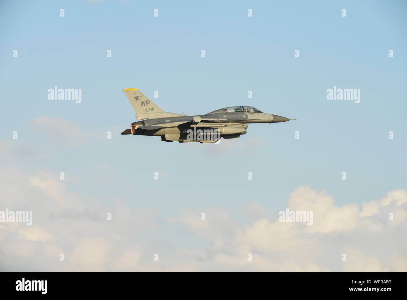 A U.S. Air Force F-16 Fighting Falcon from the 80th Fighter Squadron ...