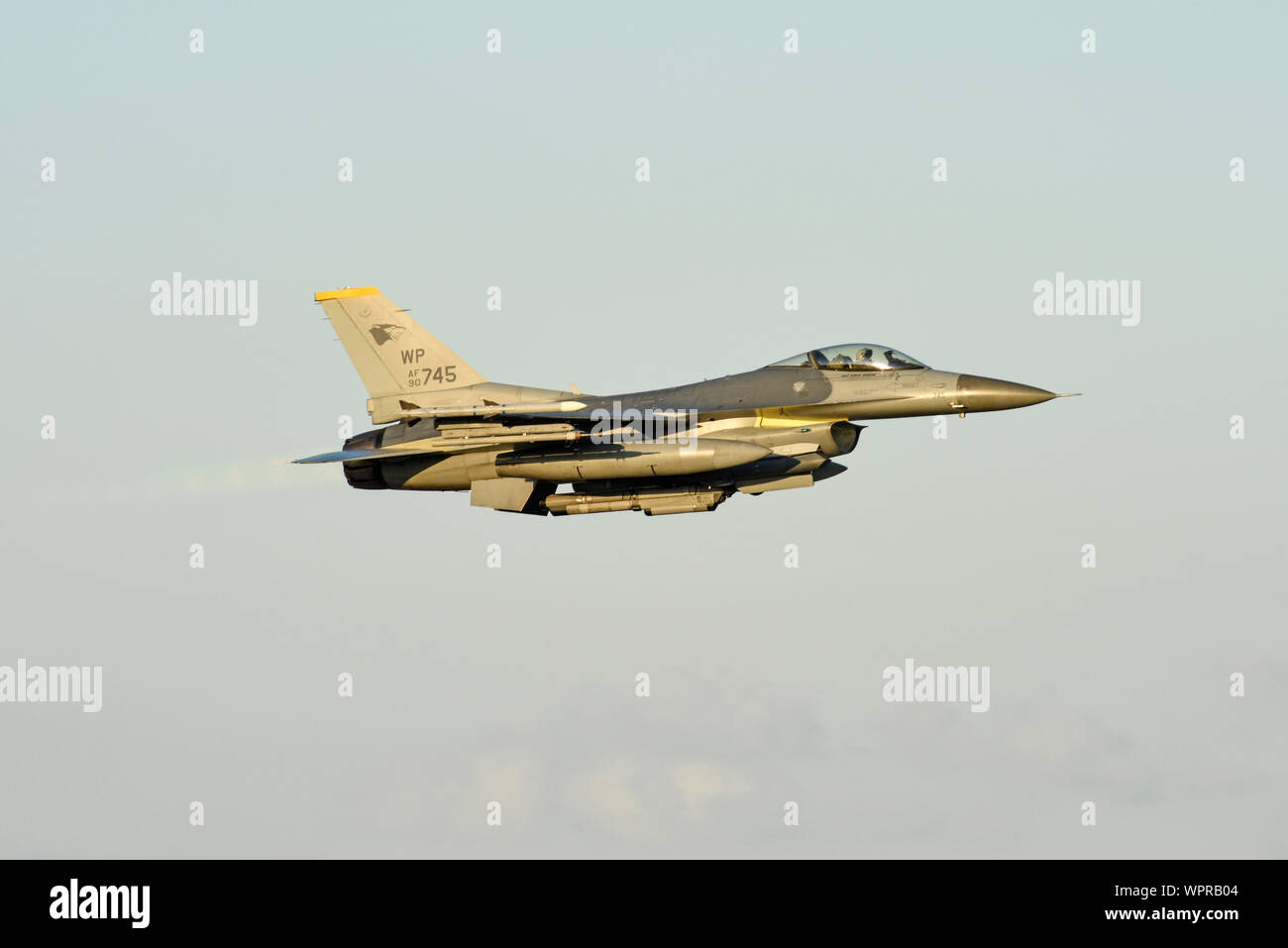 A U.S. Air Force F-16 Fighting Falcon from the 80th Fighter Squadron ...