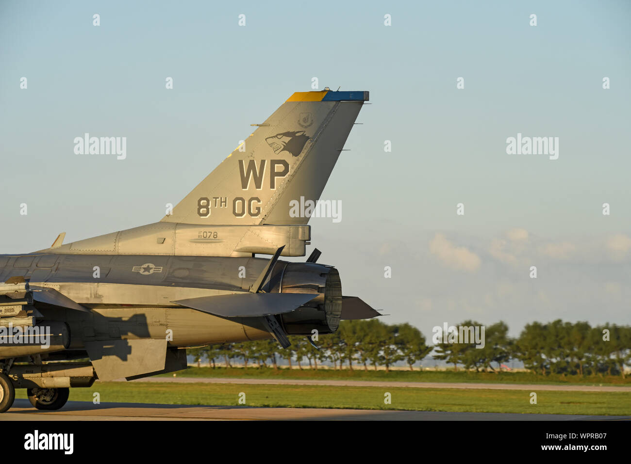 A U.S. Air Force F-16 Fighting Falcon assigned to the 8th Operations ...