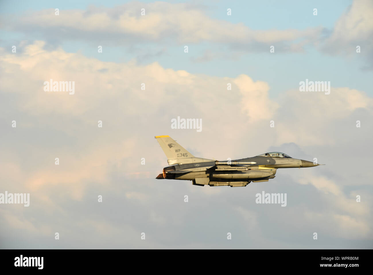 A U.S. Air Force F-16 Fighting Falcon from the 80th Fighter Squadron ...