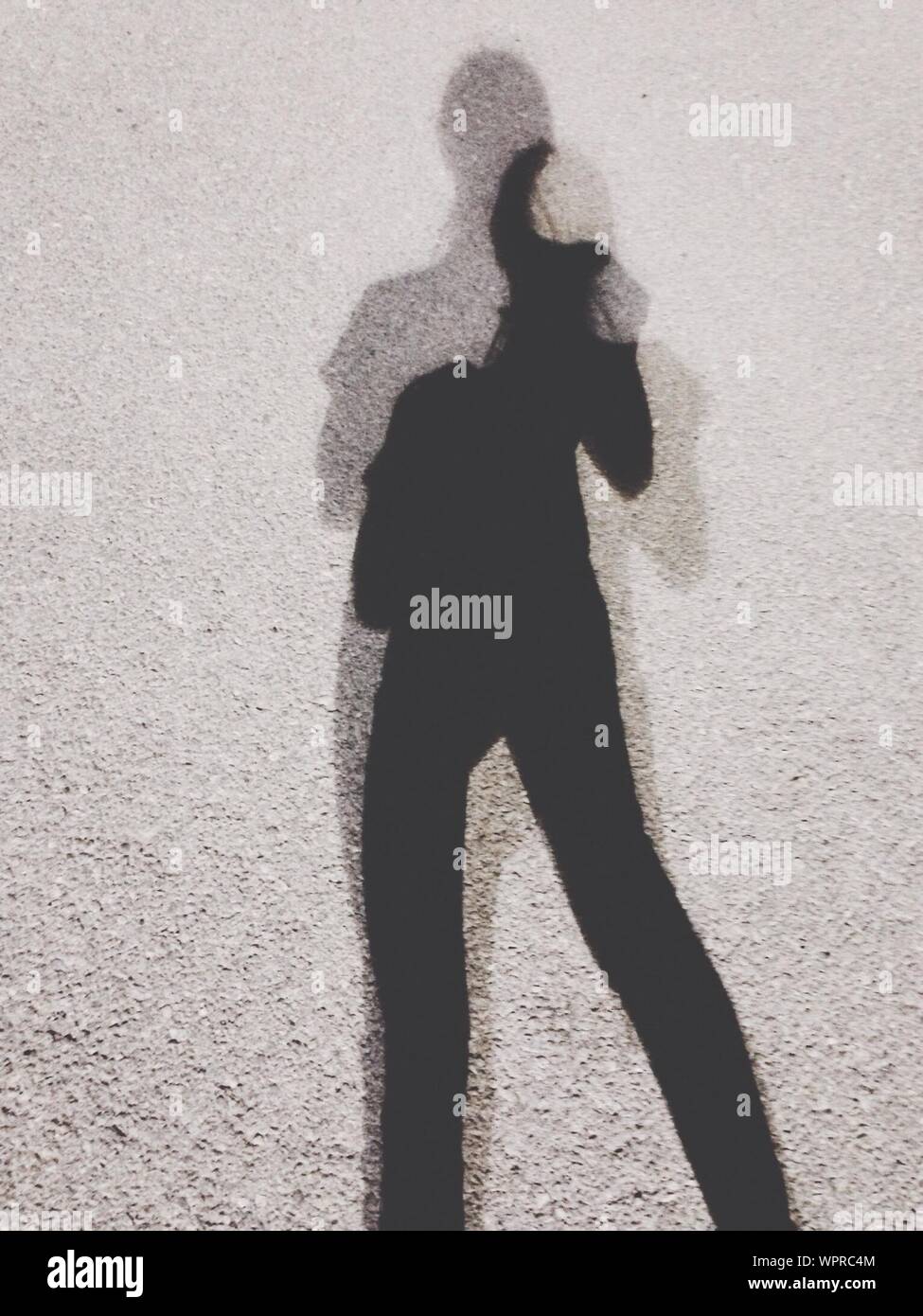 Woman outline shadow hi-res stock photography and images - Alamy