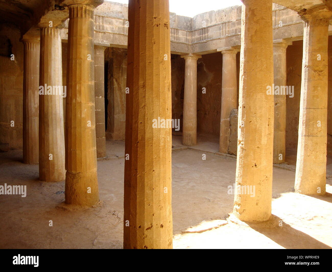 View columned structure hi-res stock photography and images - Alamy