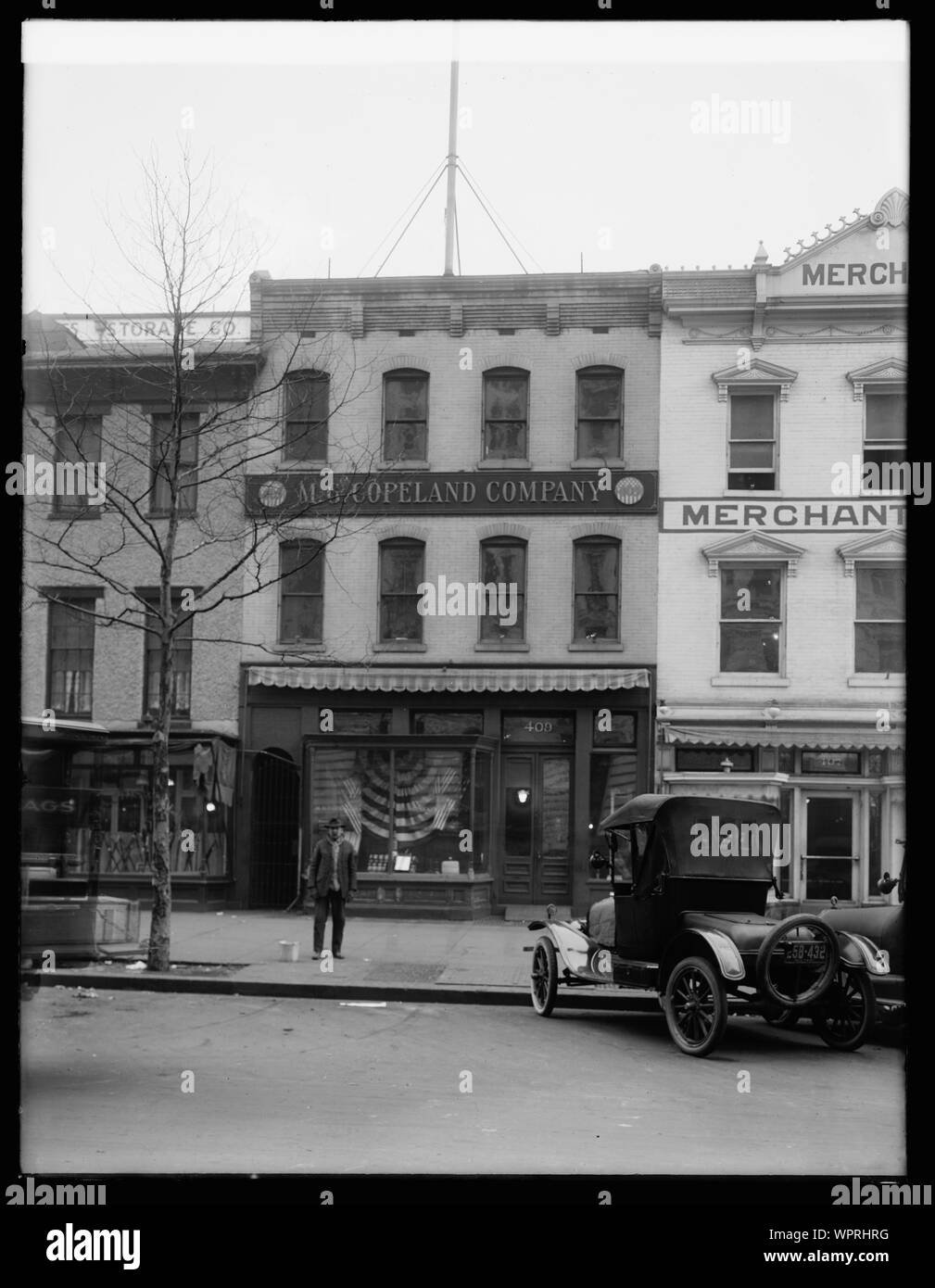 Shop front premises Black and White Stock Photos & Images - Alamy