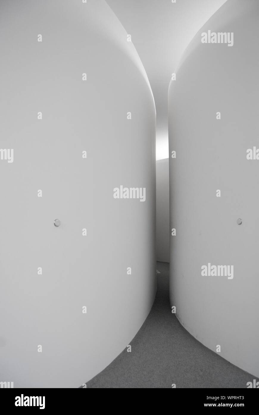 Narrow gap hi-res stock photography and images - Alamy