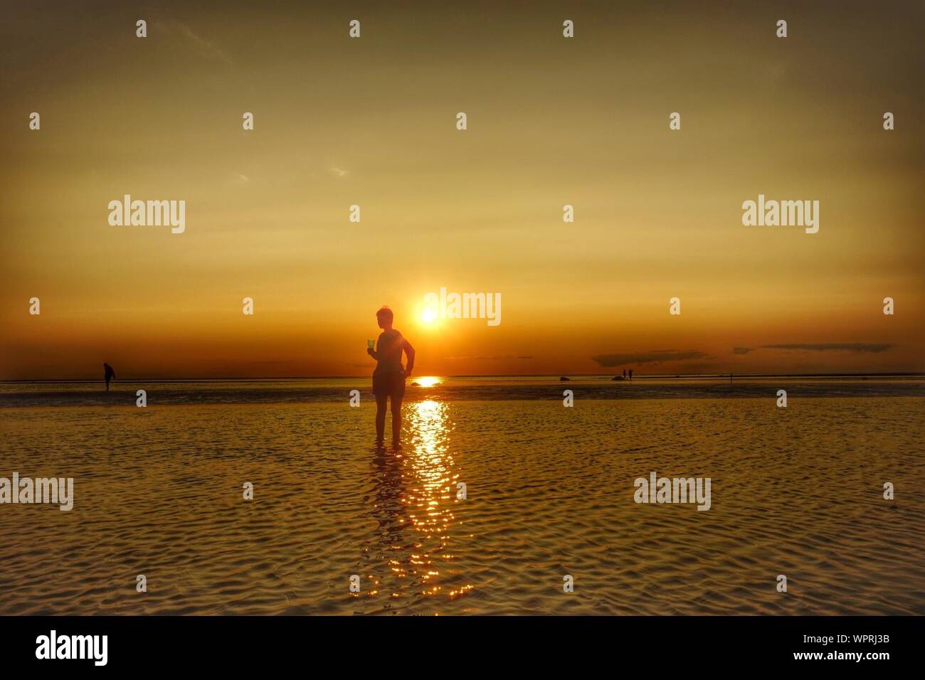 Silhouette of man looking at sea hi-res stock photography and images ...