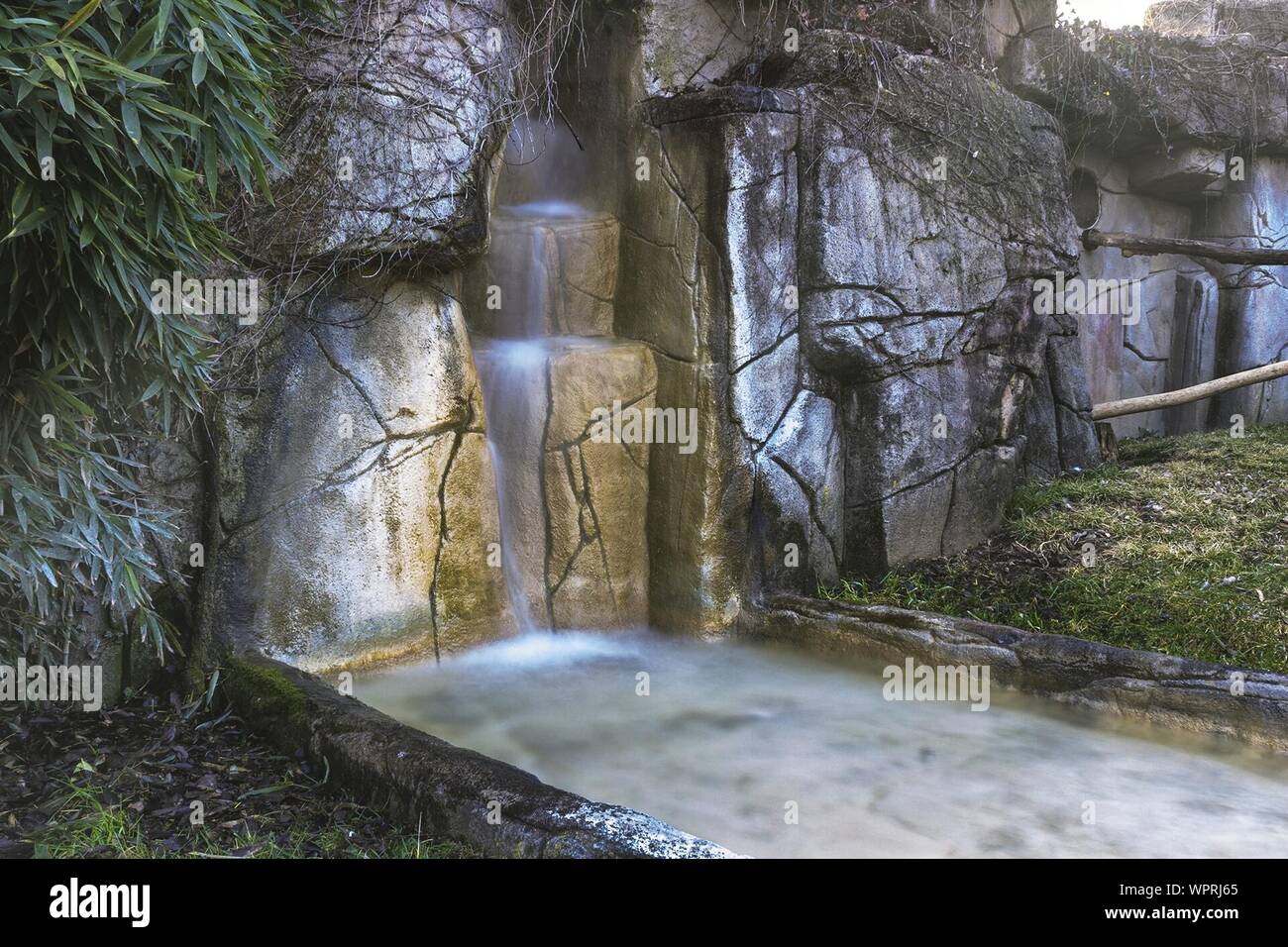 Waterfalls and rocks hi-res stock photography and images - Alamy